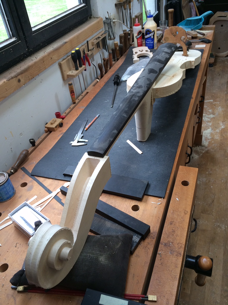 1er prototype de la contrebasse électrique - [ MXV ] Max's Blog